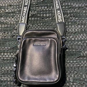Michael Kors | Bags | Micheal Kors Side Bag | Poshmark